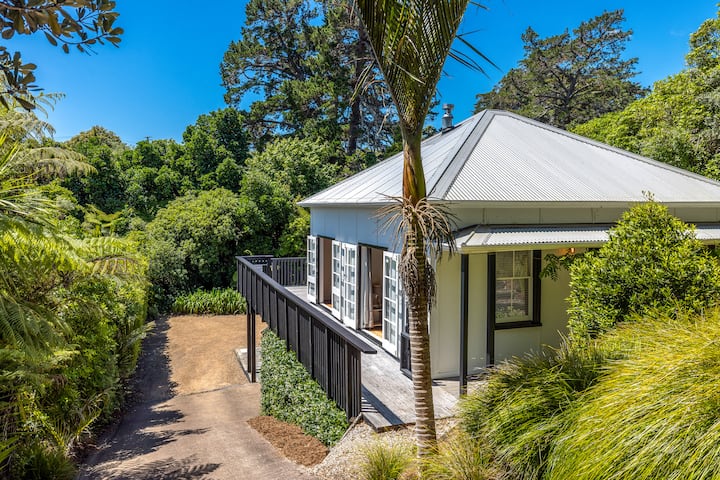 Nikau Grove - Onetangi Holiday Home - 懷希基島