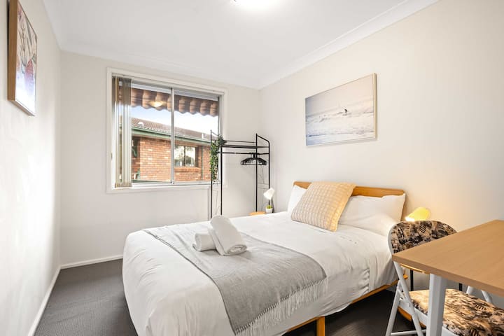 Bright & Comfy Double Room - Cozy And Well-connect - Blacktown