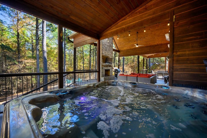 Luxurious Cabin In Central Location For 14 Guests - Broken Bow, OK
