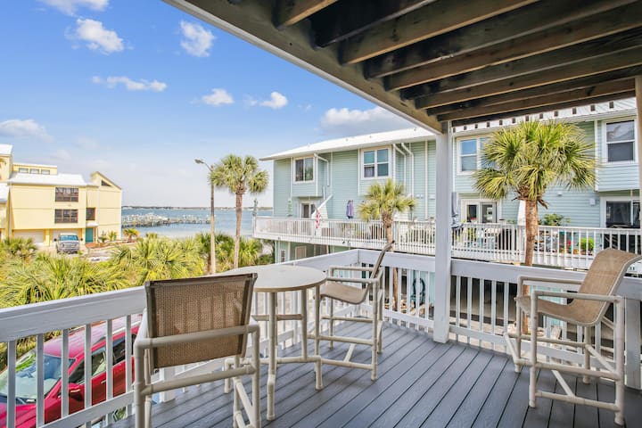 Charming 2/2 Townhome Steps From Navarre Beach – I - Navarre, FL