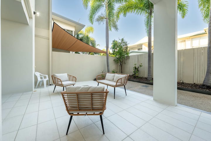 Coastal Retreat – 4 Bedroom Home Near The Strand, - Townsville