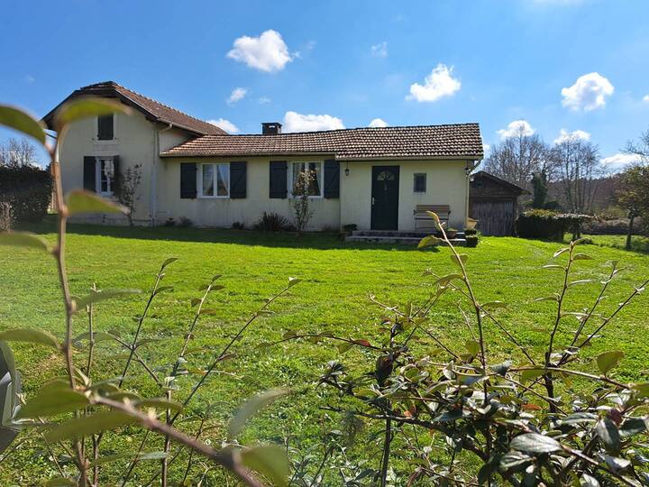 Maison Individuelle Pour 6 Personnes Bordée D'un J - Bias