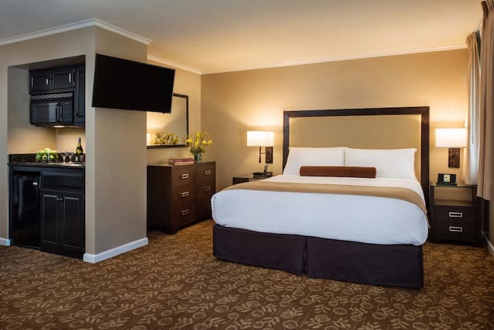 2 Cozy Unit With Heated Pool, Breakfast & Parking - Mountain View, CA