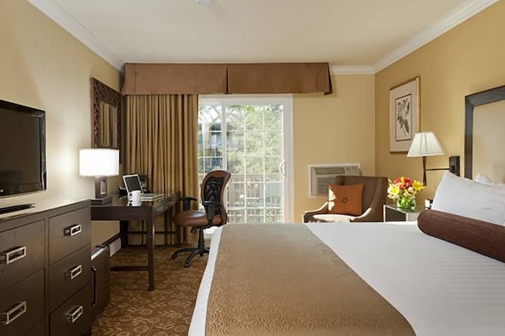 2 Quiet Room With Free Parking, Pool & Breakfast - Mountain View, CA