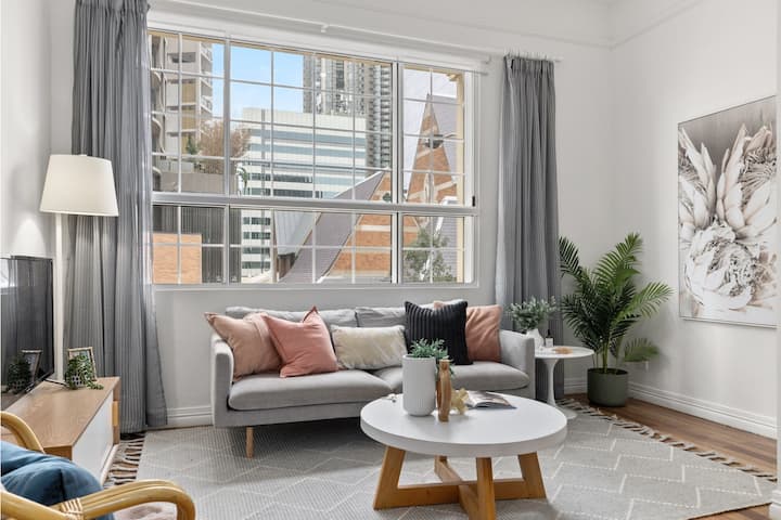 The Manhattan Residences W/ Soaring Ceilings & Gym - Brisbane