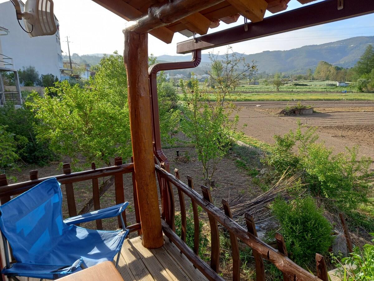 1 Bed - Sleeps 4 - Pets - Balcony - Mtn View - Arganil