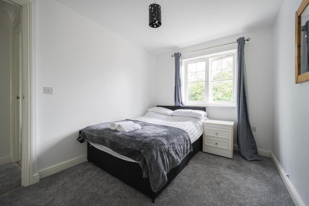 3 Bed House - Sleeps 6 - Parking - Wifi - Maidstone