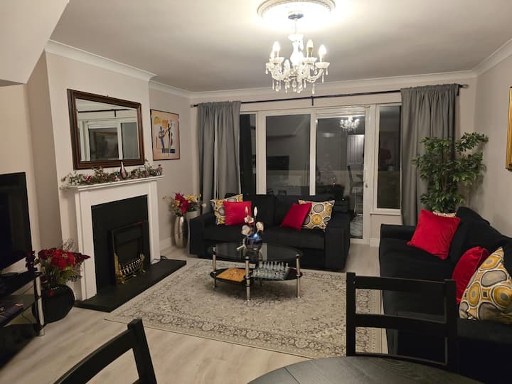Dublin - 3 Bedroom Cosy Home - Sleeps Max 7 - Dublin