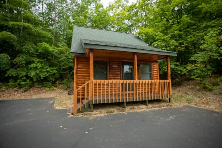 Cabin 2332 - Small Log Cabin Inside Private Resort - Lake Arrowhead, Gaylord