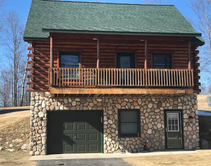 Cabin 2400 - Large Log Cabin Inside Private Resort - Gaylord, MI