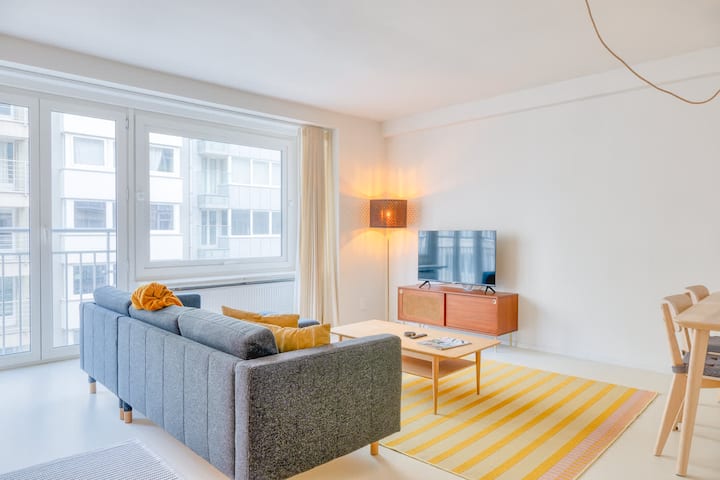 Light-filled Apartment With A Retro Touch - Ostende