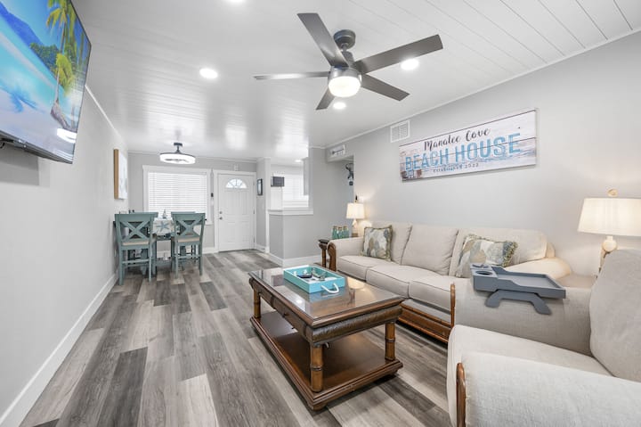 Canal Side W/water View! .5 Miles From Ami Beaches - Cortez, FL