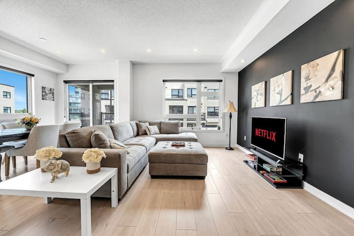 *Ritzy* 3br Home With Balcony Near Burlington Pier - Burlington
