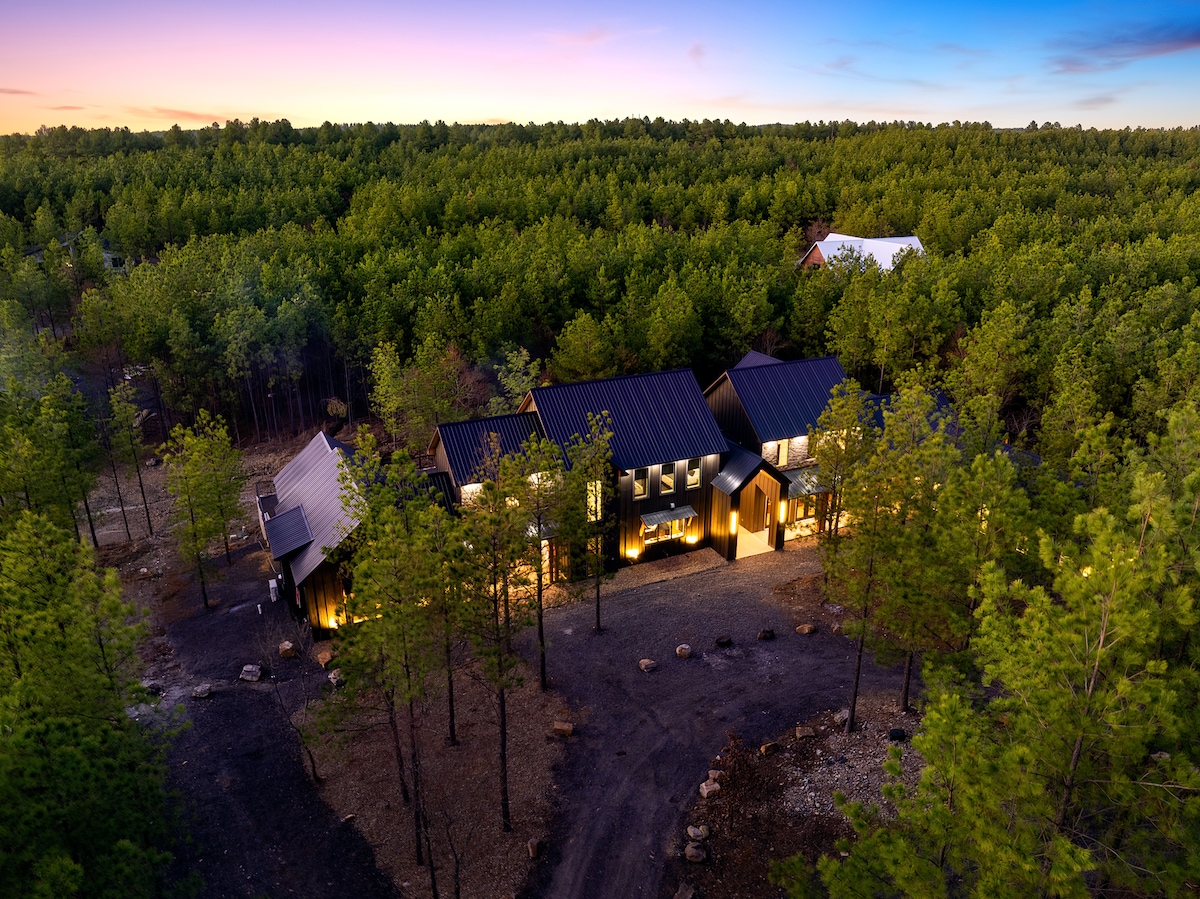 Gilded Stag: Luxe 8BR Cabin w/ Hot Tub & Game Room - Cabins for Rent in ...