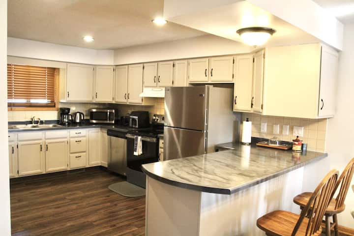 Dells Family Staycation - Pool & Pickle Ball - Wisconsin Dells, WI