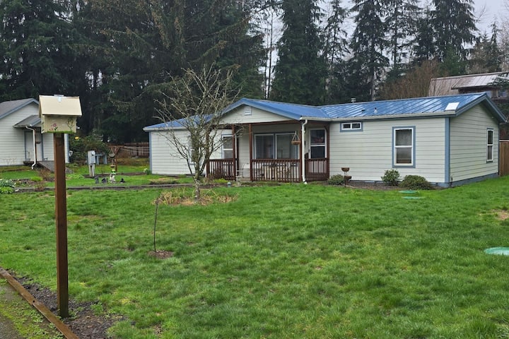 Elk's Corner Cozy Hideaway, Berry Delightful - Forks, WA