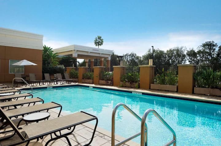 Gateway To Comfort And Convenience In Tampa-bandon - Tampa, FL