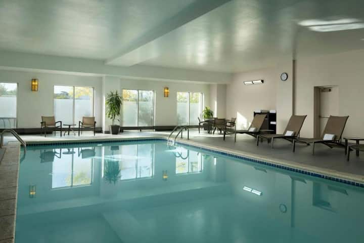 Relax In Elegance: Luxurious Suites Near Boulder - Broomfield, CO