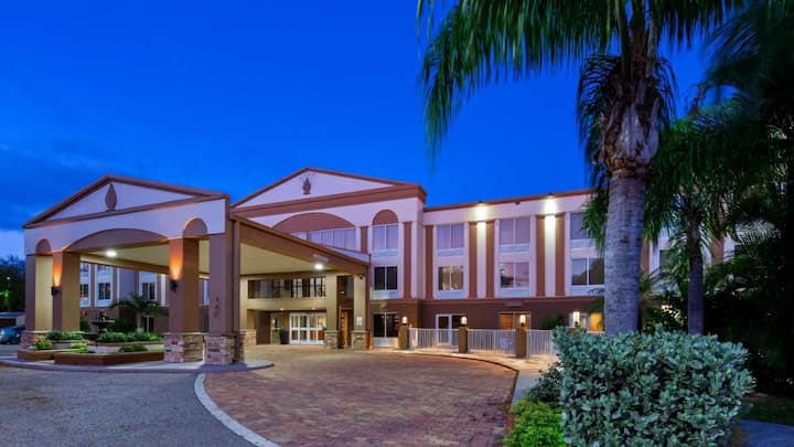 Venice Luxury Suite | Free Breakfast. Pool. Gym - Venice, FL