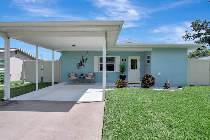 Azure Haven • Modern Central Stay - Sarasota, FL