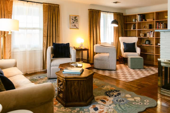 3 Bed Home Plus Guest House - Sleeps 10 - Medford, OR