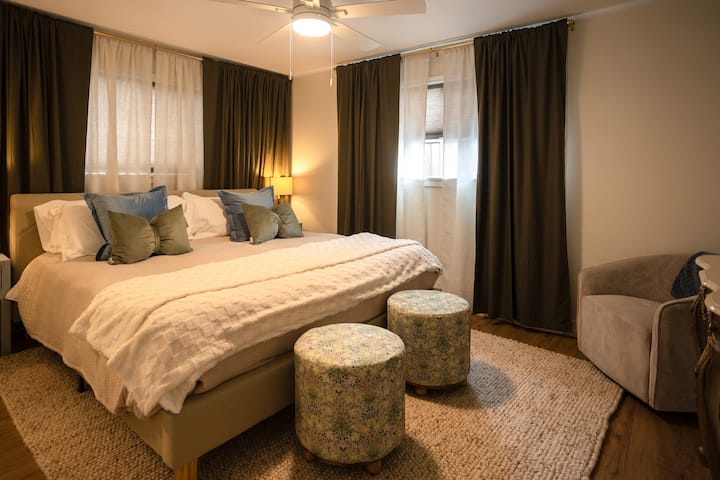 3 Bed Home Plus Guest House - Sleeps 10 - Jacksonville, OR