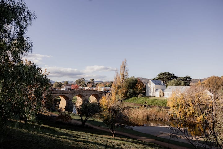 'Engineers Hut 1823' In Historic Richmond - Hobart