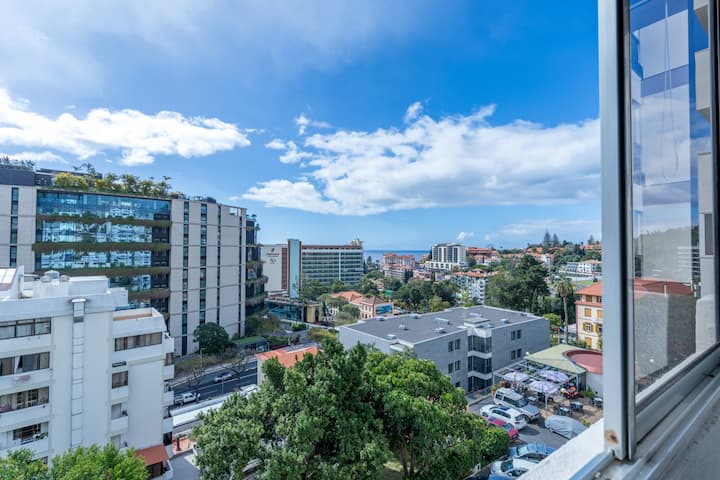 Large Revamped And Sunny Apartment In Funchal - Funchal
