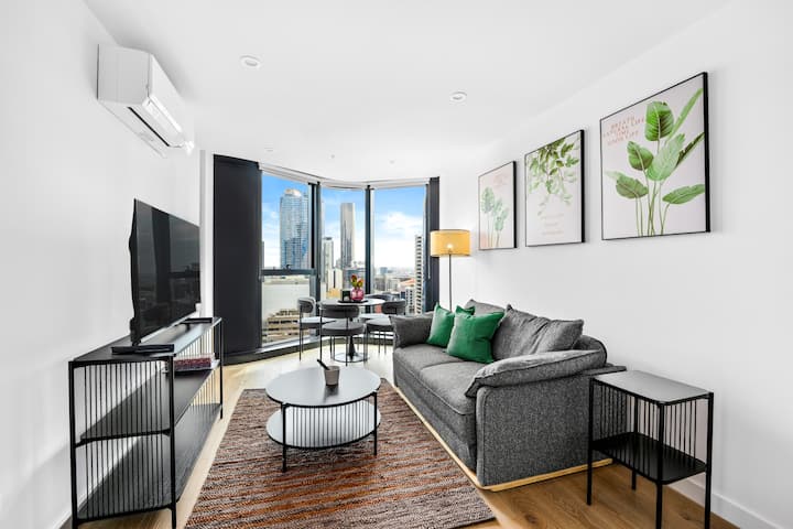 Urban Luxe 1br Apt | City View, Pool & Gym - Melbourne