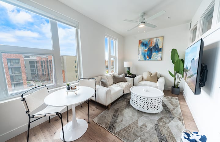 Awesome Amenities! Pool/hottub/gym/bowling + More! - Salt Lake City