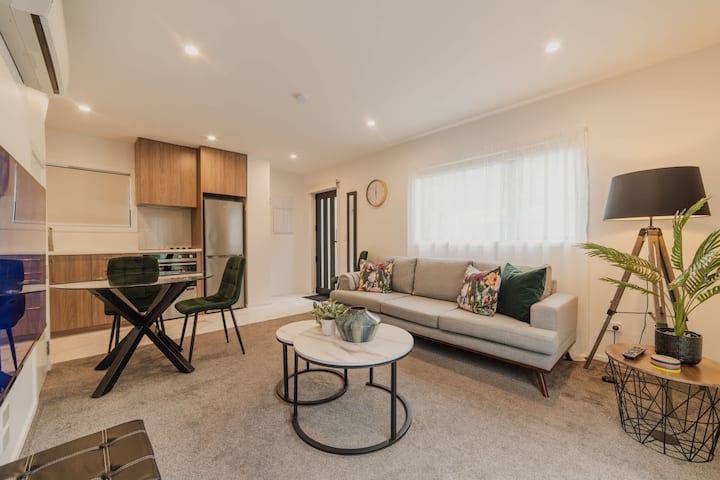 Bright City Base - 1bed, Kitchen, Outdoor Space - Christchurch, New Zealand