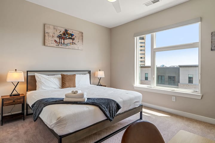 Cozysuites - Penrose On Mass With Pool And Parking - Indianapolis, IN