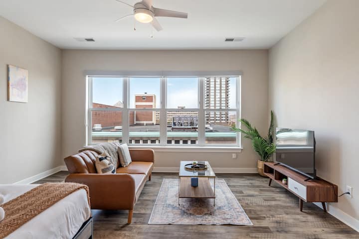 Cozysuites - Penrose On Mass W/ Pool & Parking #8 - Indianapolis, IN