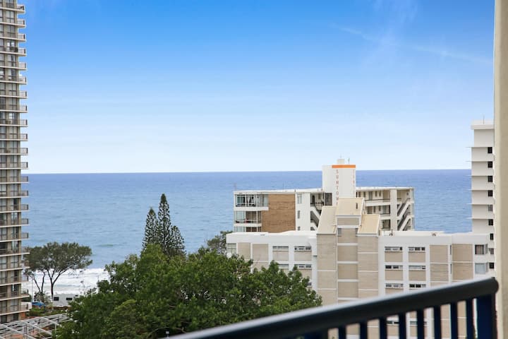 Chic Coastal Retreat With Resort-style Amenities - Gold Coast