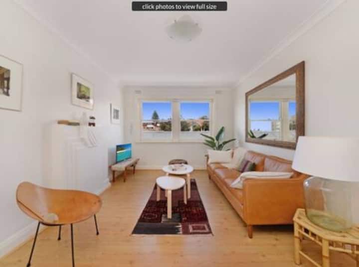 Ocean Views, Light-filled Bondi Beach Apartment - Bondi Beach