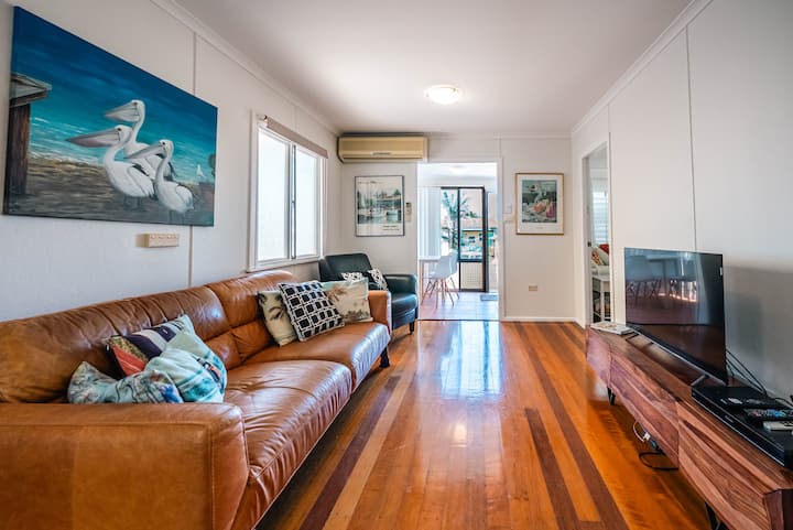 Relaxing 2-bed Beachside Escape - Golden Beach