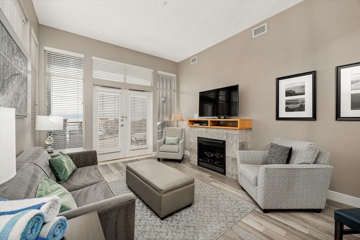 Beautiful Escape At The Cove - Peachland