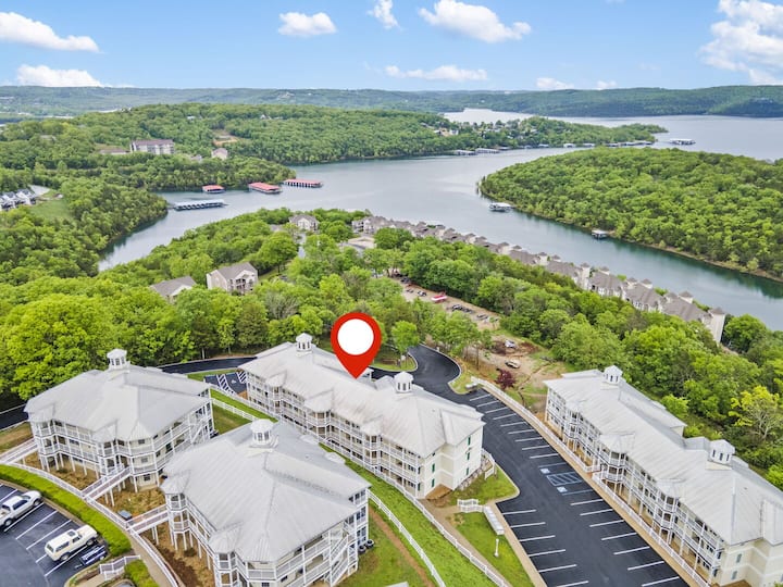 Lake Access Condo W Ozarks Views & Free Daily Tix - Omaha, AR