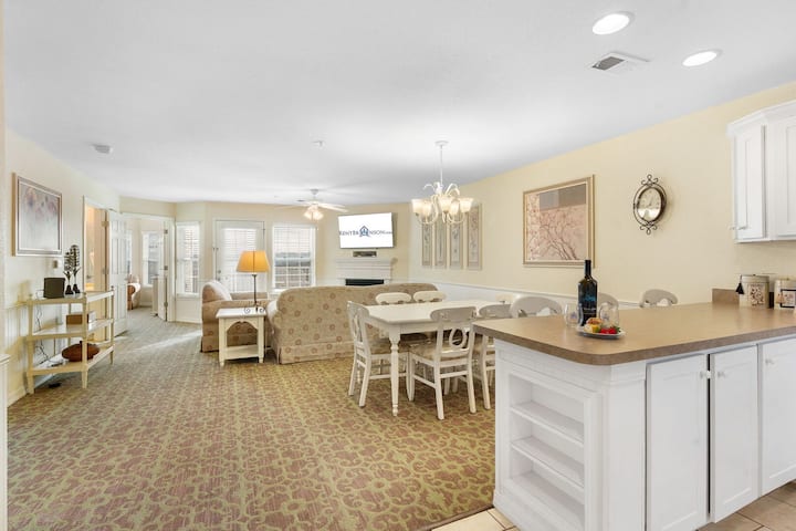 Lake Access Condo W Ozarks Views & Free Daily Tix - Omaha, AR