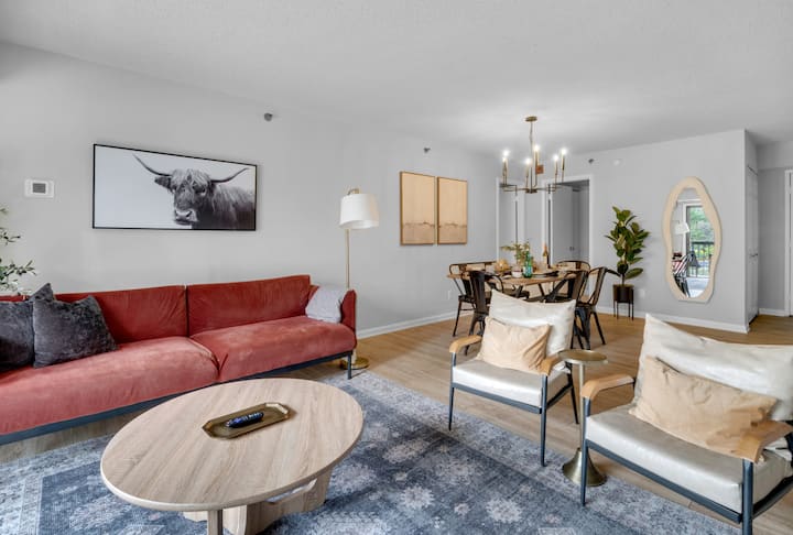 2 Br Delight: Sleeps 7 | King Bed | Prime Location - National Harbor, MD