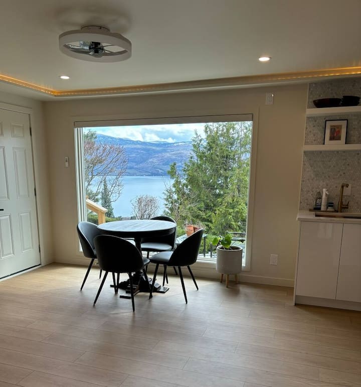 Menu Vista Modern Lakeview Suite - Kelowna