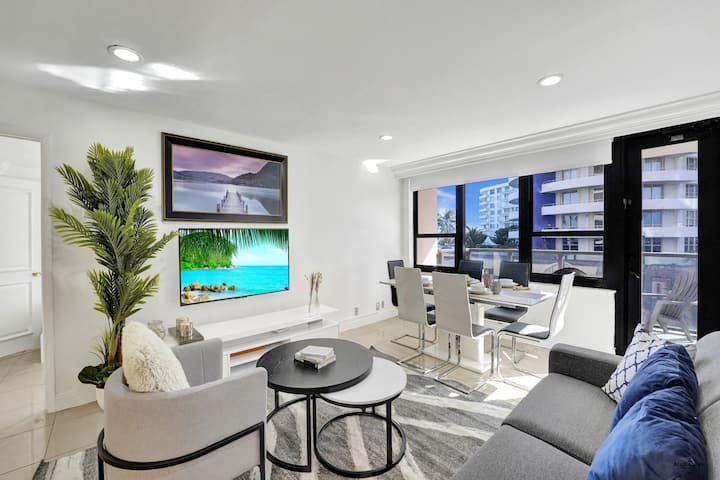 Coastal Condo With Resort Service, Pools & Gym - Miami Beach