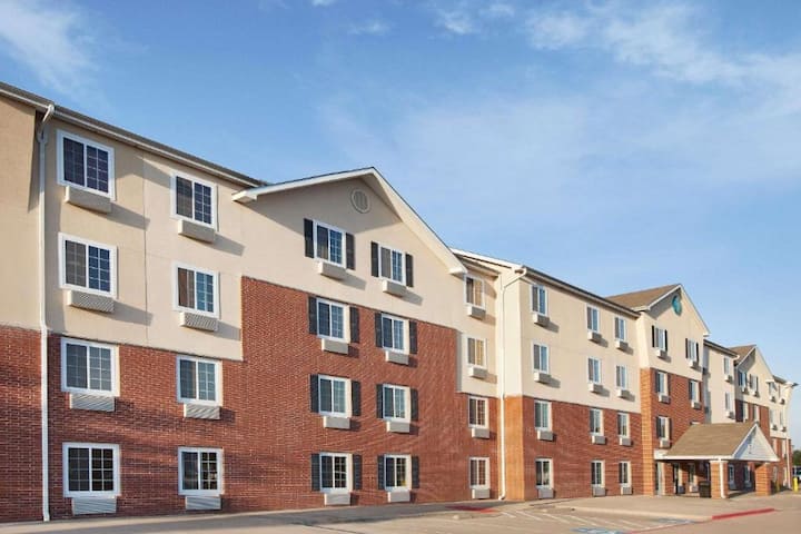 Affordable Comfort In Mckinney | Free Parking - McKinney