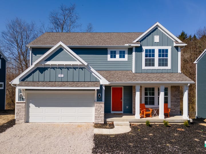 5br W/year Round Pool, Hot Tub, & Game Room - South Haven, MI