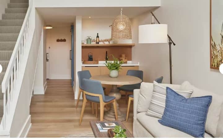 Newport Adventure! Pool, Spa, Near Museum & Parks - Newport, RI