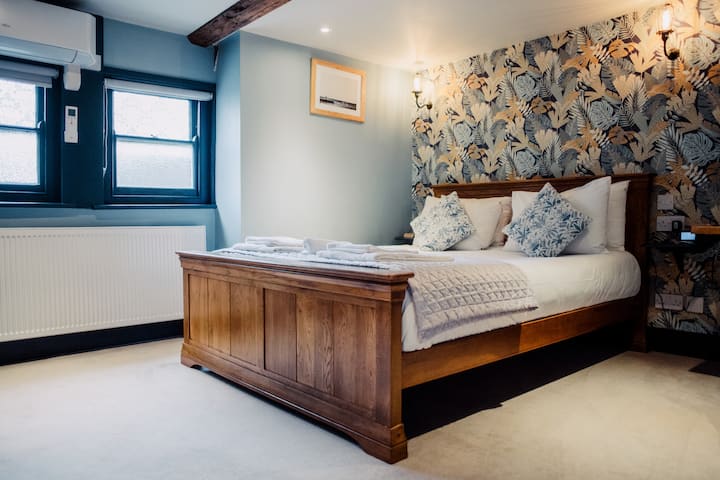Deluxe Double Room With Shower - Canterbury