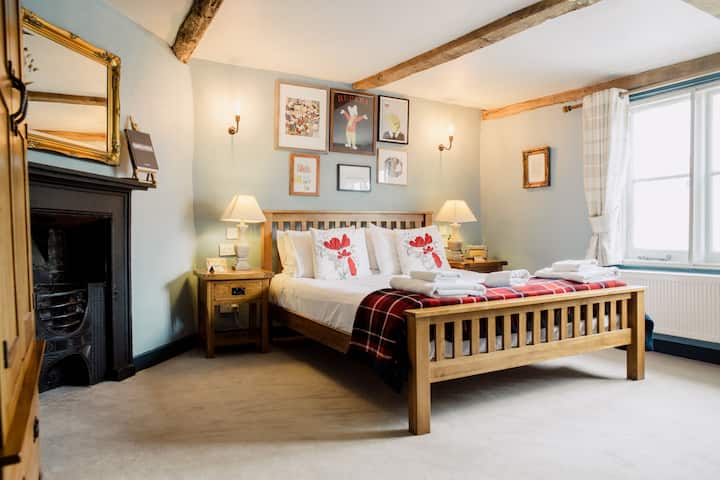 Large Deluxe Room With Bath - Canterbury