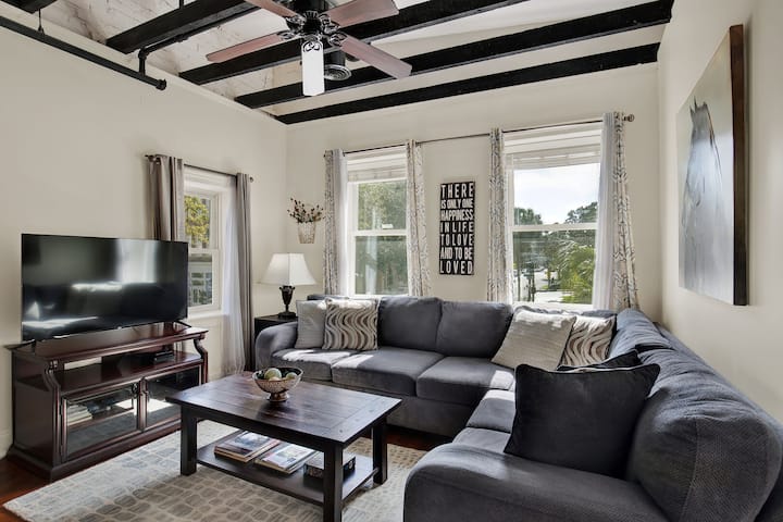 Stay Next Door To City Market, Heated Pool Access - Savannah