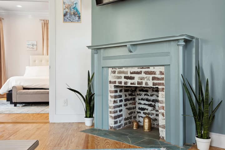 Apt With Natural Light,  Balcony,  Shared Pool - Charleston, SC