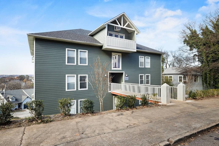 Hilltop Hideaway- Groups/6 Bedrooms/king Beds - Birmingham